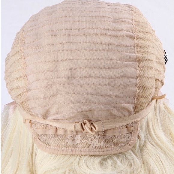 Accessories | Hp 11 Beth Short Wavy Blonde Lace Front Wignwt | Poshmark